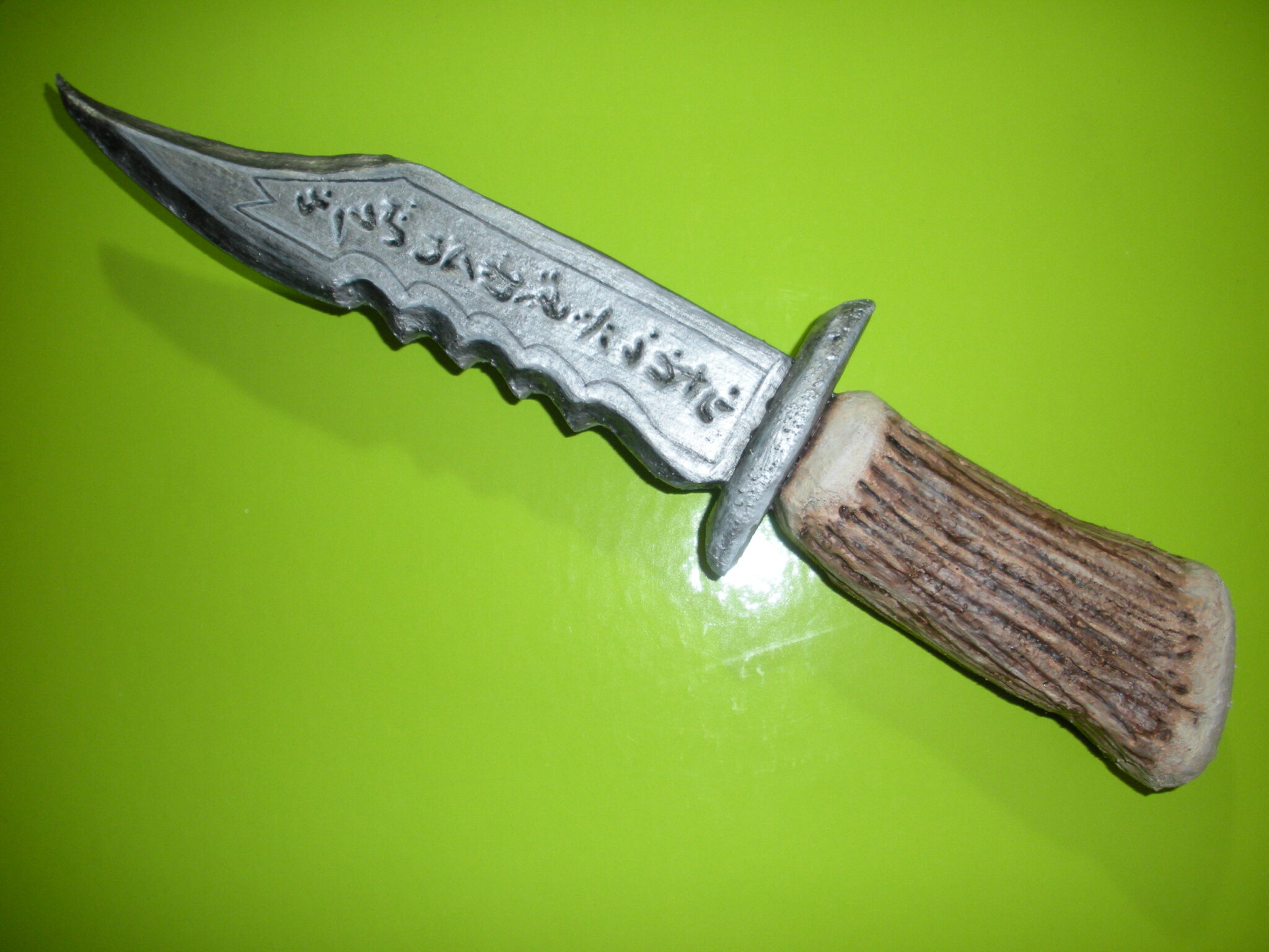 How to make a foam knife for cosplay - Alice in Cosplayland