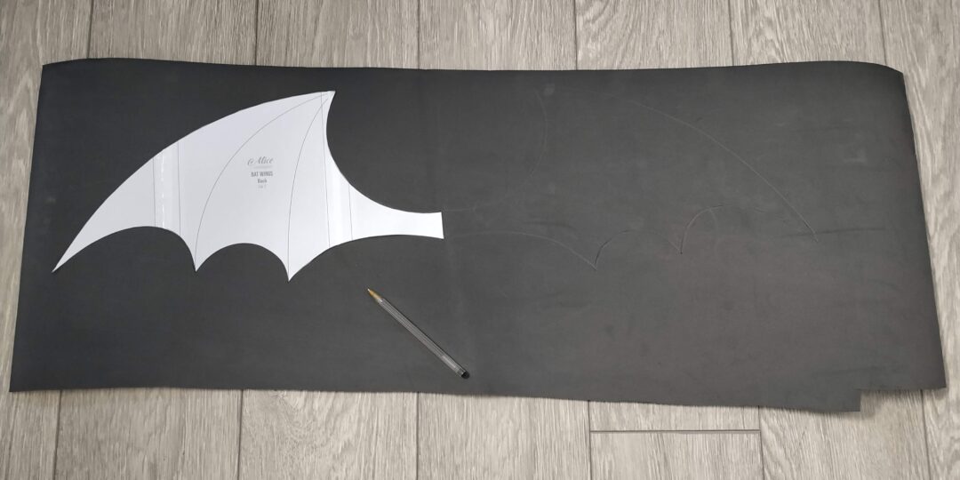 Foam bat wings tutorial and pattern - Alice in Cosplayland