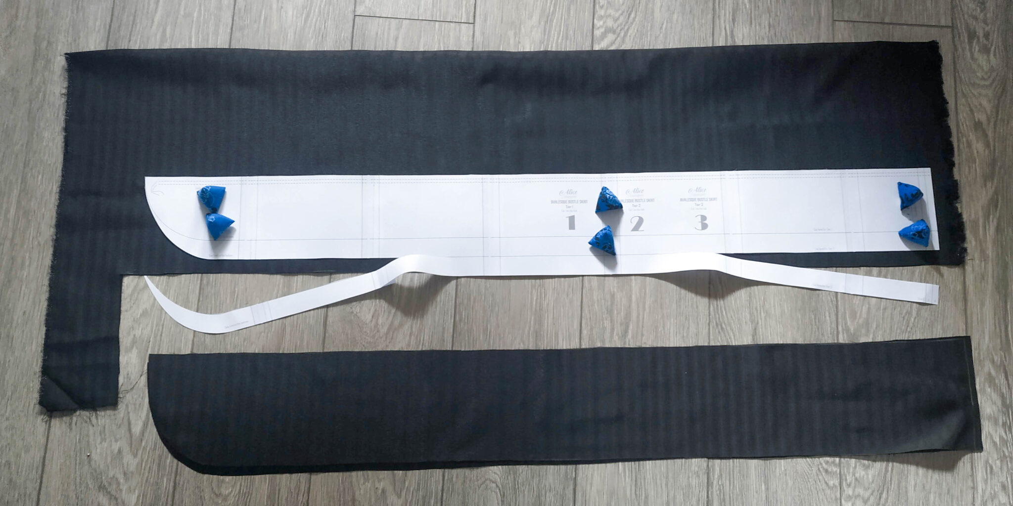 Burlesque bustle skirt tutorial - Alice in Cosplayland