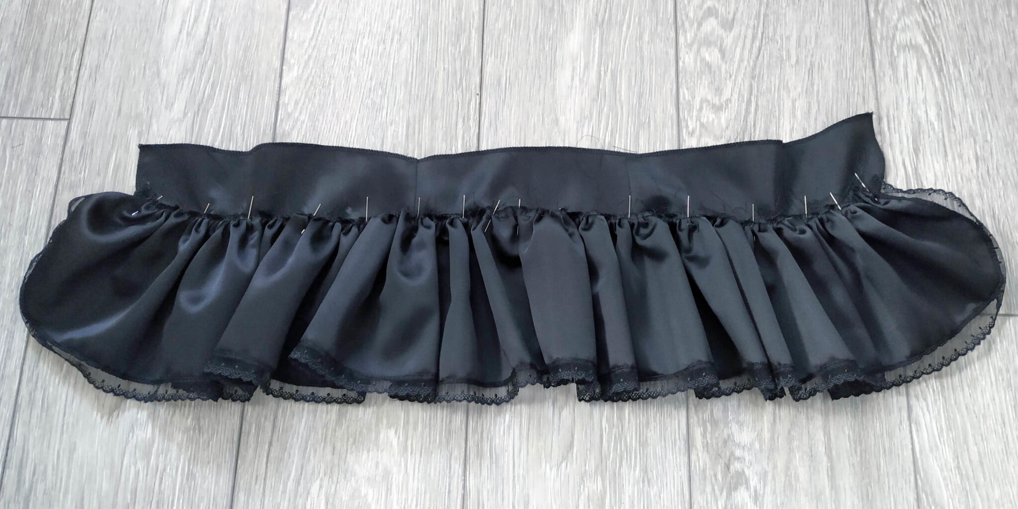 Burlesque bustle skirt tutorial - Alice in Cosplayland
