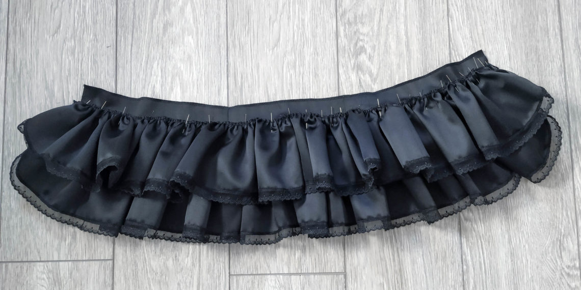 Burlesque bustle skirt tutorial - Alice in Cosplayland