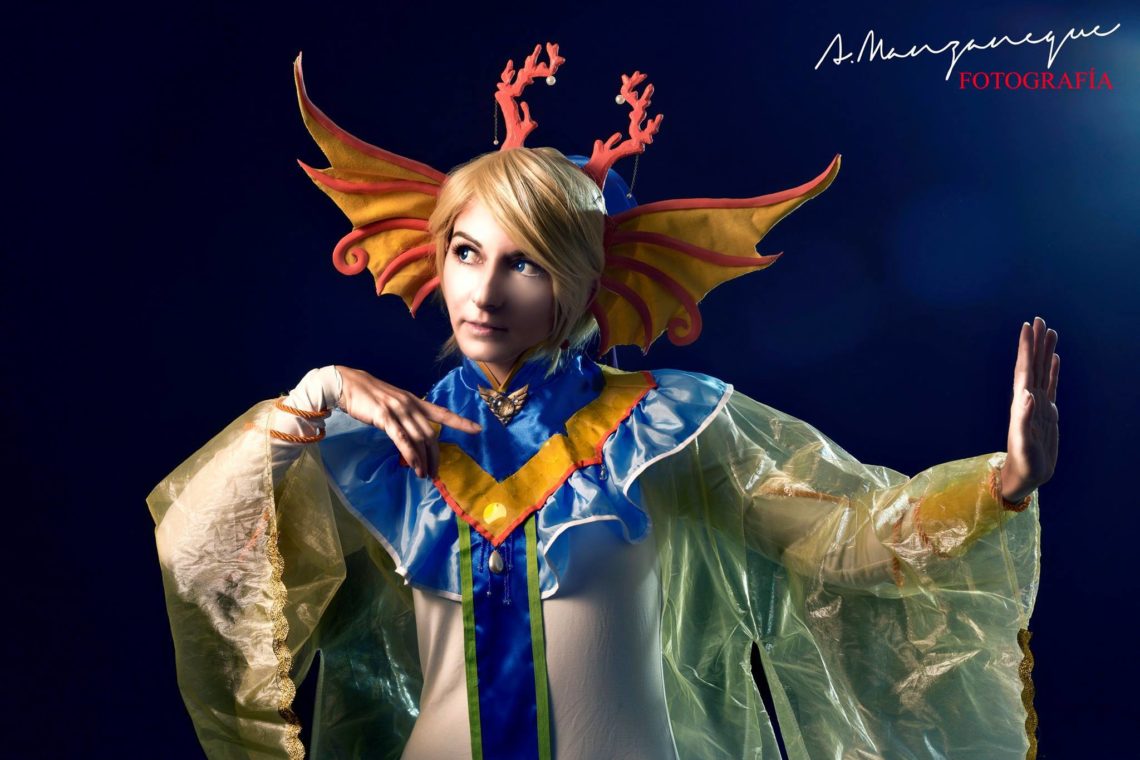 Yui Hongo Cosplay - Alice in Cosplayland