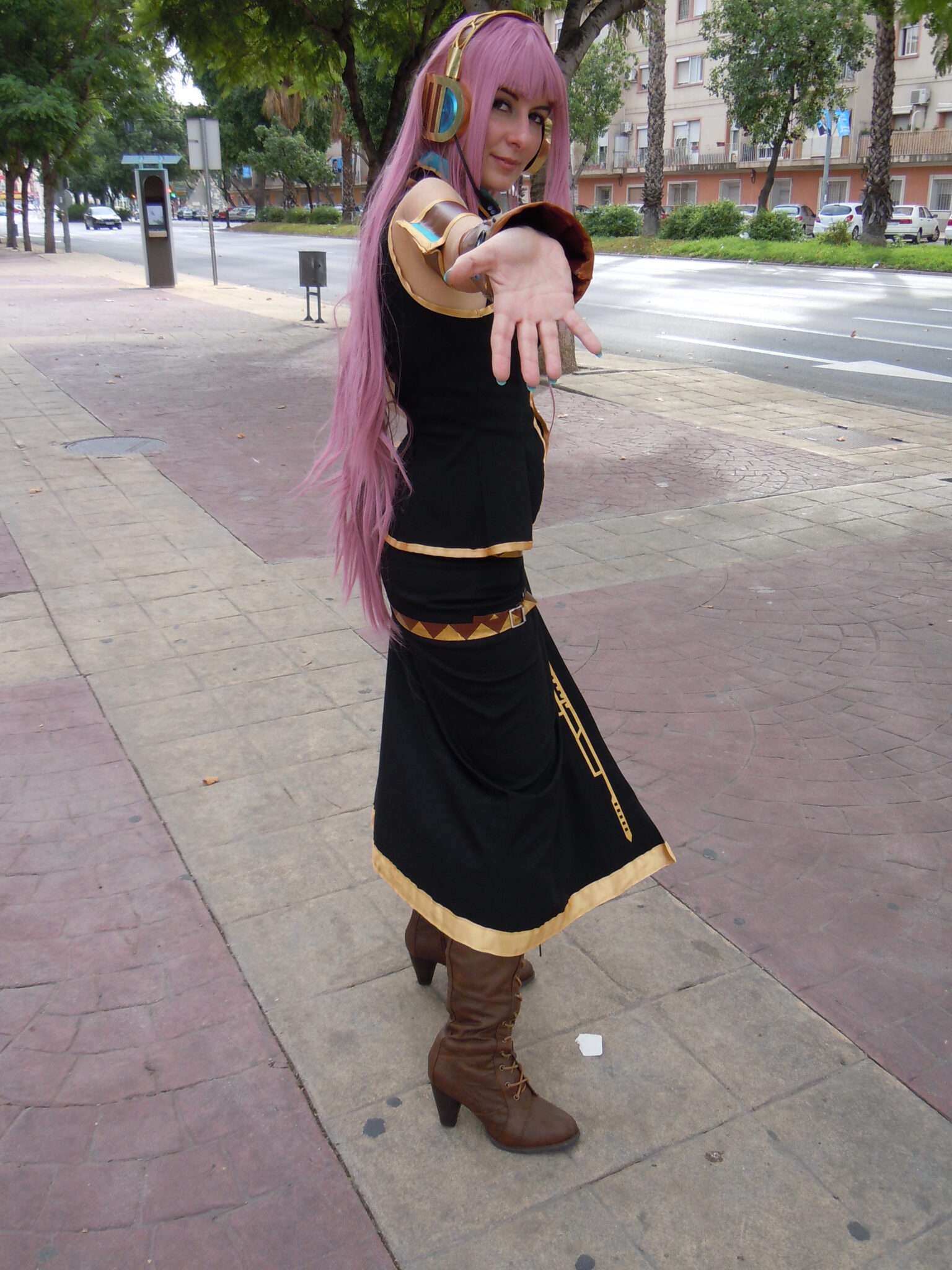 Megurine Luka Cosplay - Alice in Cosplayland