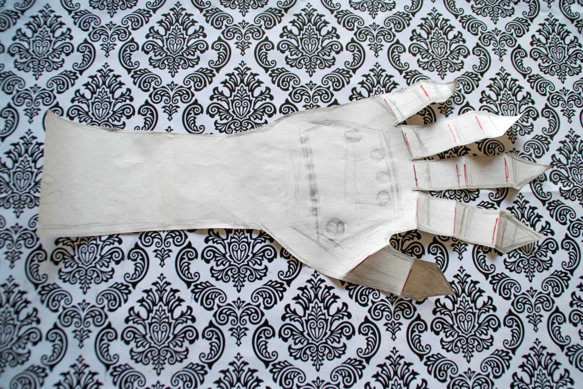 How to make a giant hand that moves - Alice in Cosplayland