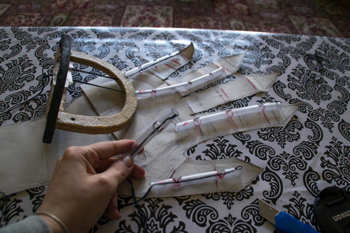 How to make a giant hand that moves - Alice in Cosplayland