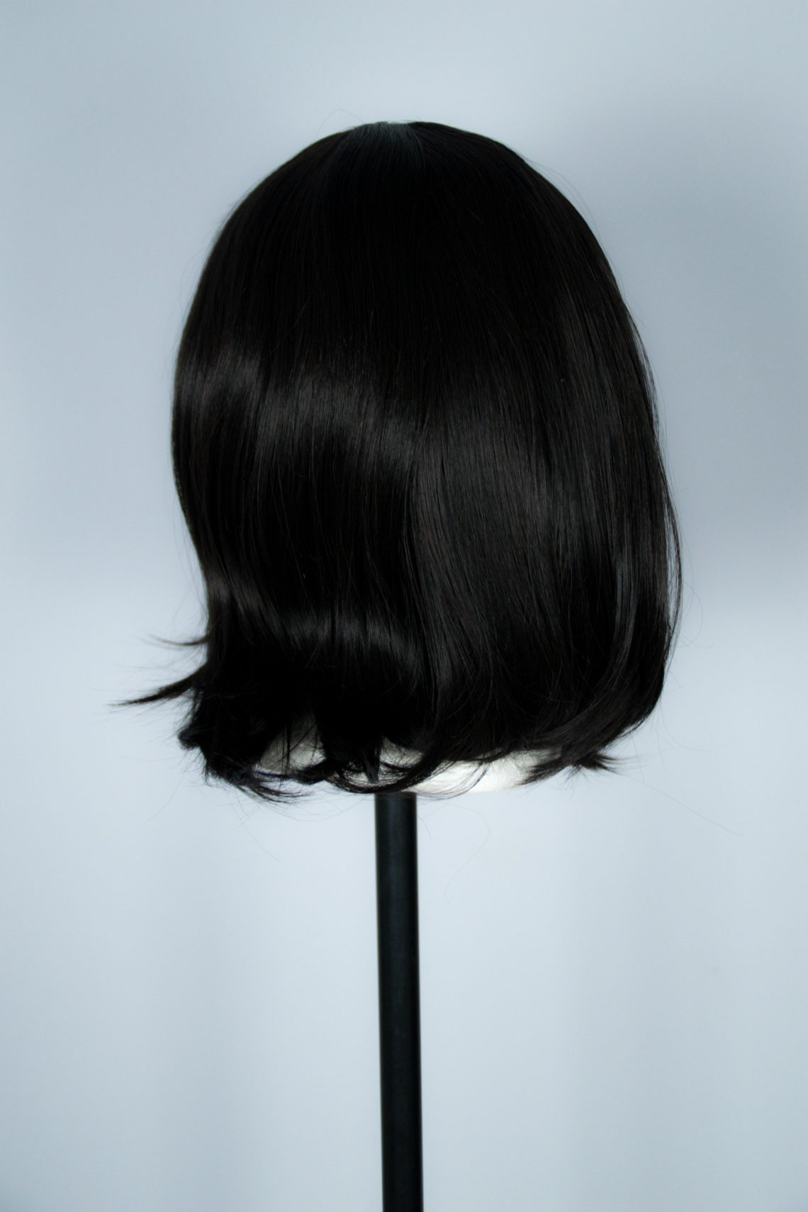 Short Center Parting Sleek Black Wig Review - Alice in Cosplayland