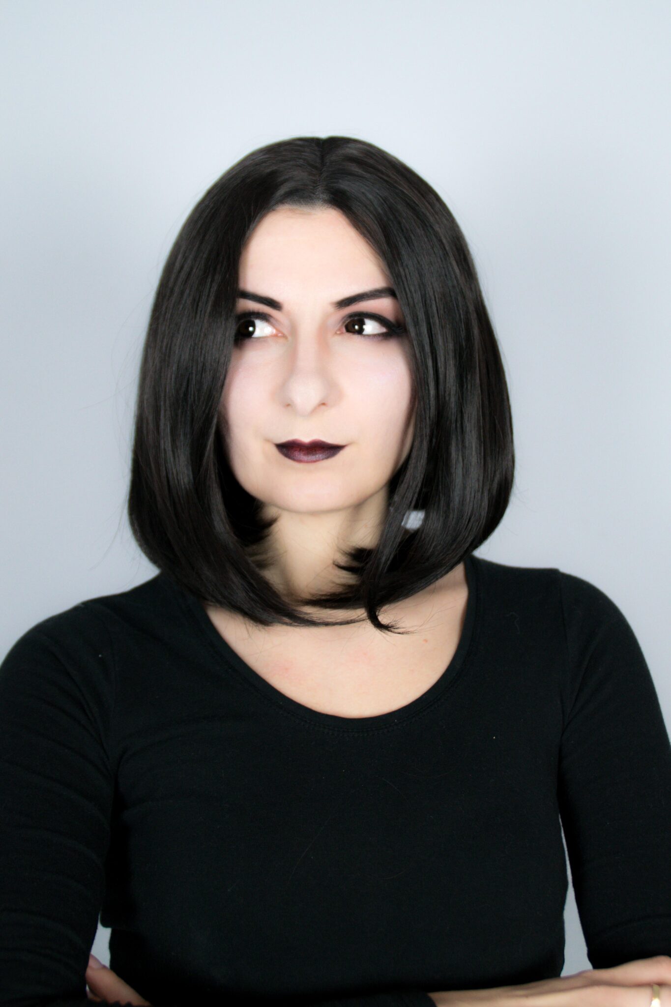 Short Center Parting Sleek Black Wig Review - Alice in Cosplayland