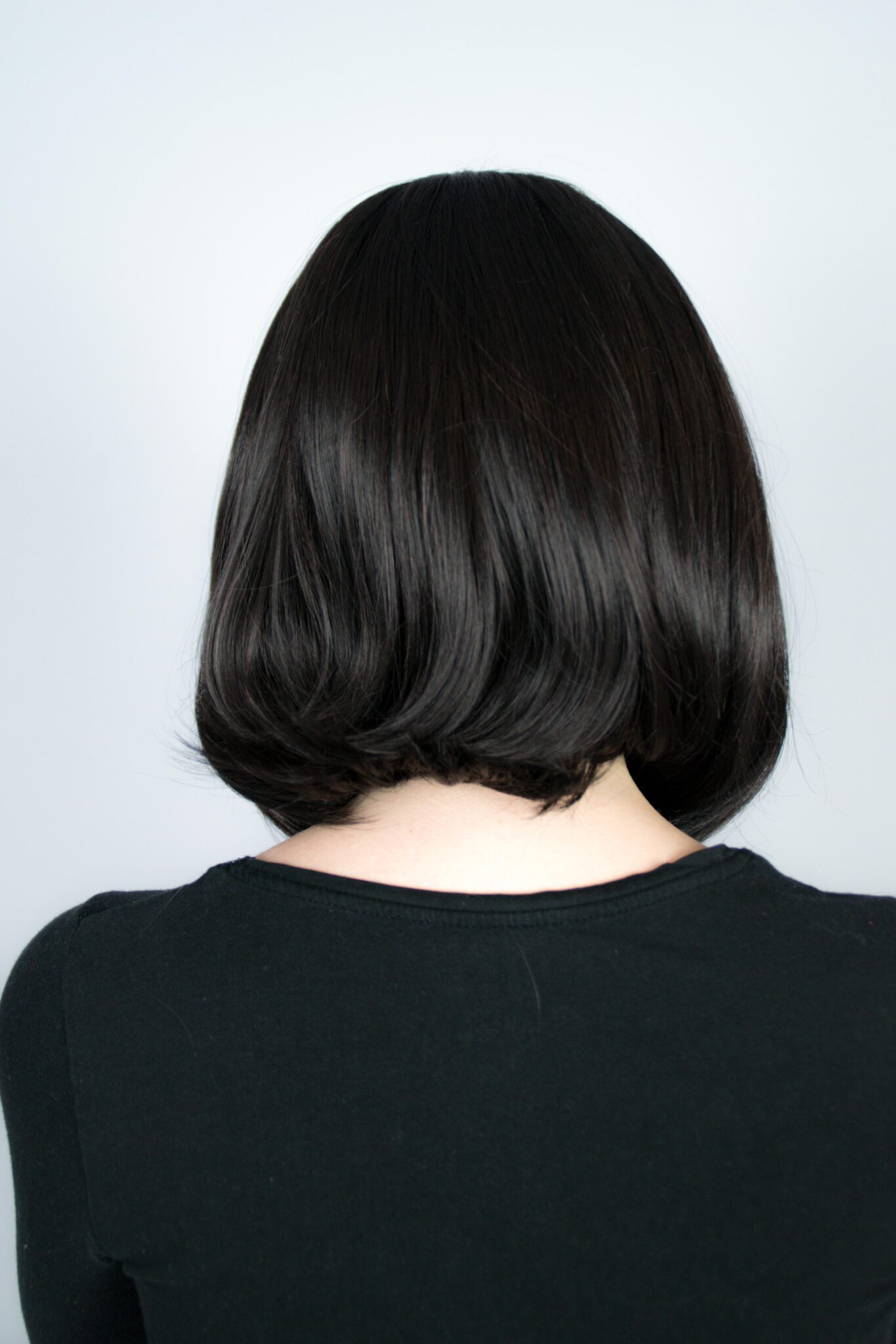 Short Center Parting Sleek Black Wig Review - Alice in Cosplayland