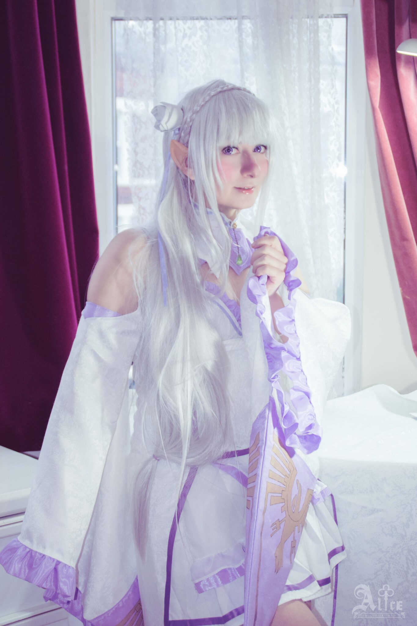 Emilia Cosplay - Alice in Cosplayland