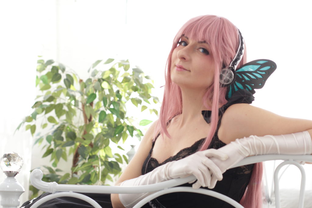 Posing basics for cosplay - Alice in Cosplayland